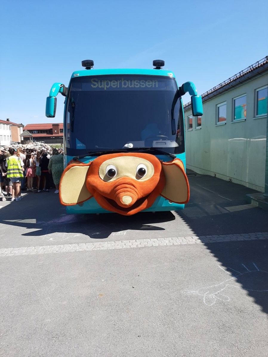 Superbussen på besøk!